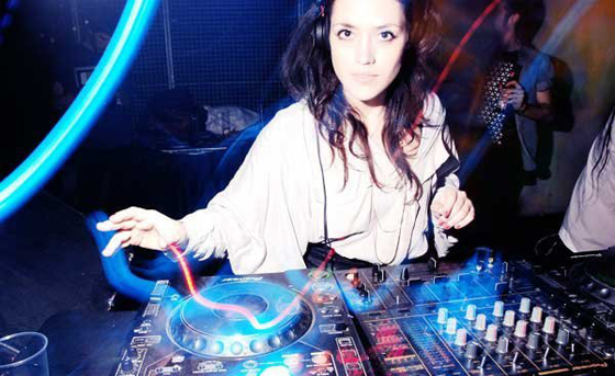 Zora Jones | Passion of the Weiss