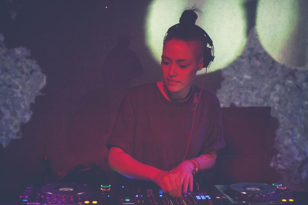 Zora Jones: The 100 Ladies EP & The Future Sound | Passion of the Weiss